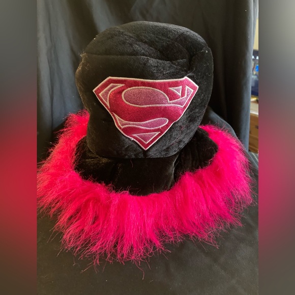 Six Flags | Accessories | Six Flags Super Girl Logo Faux Fur Tripped ...